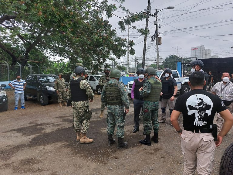 Motín en la cárcel más grande de Ecuador deja al menos 52 muertos | Con ...