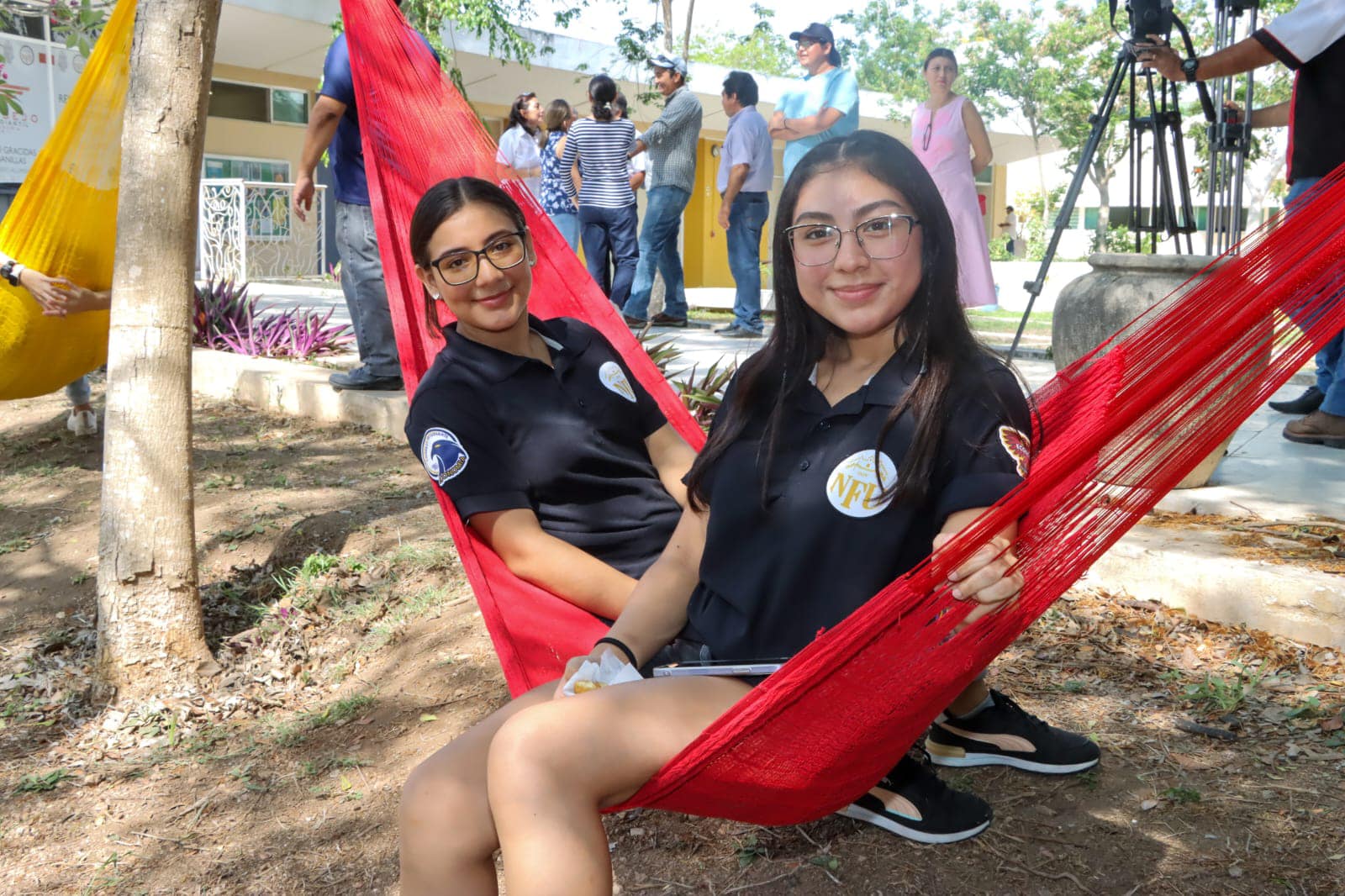 Colocan hamacas para los alumnos en Facultad de la UADY | Con Acento