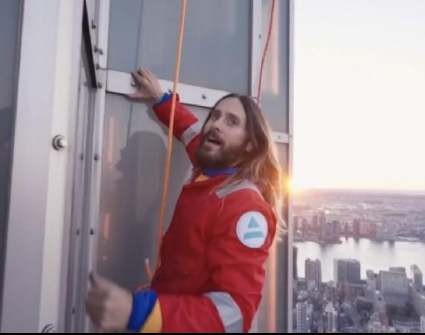 Jared Leto escala el Empire State Building para anunciar su gira: Era ...
