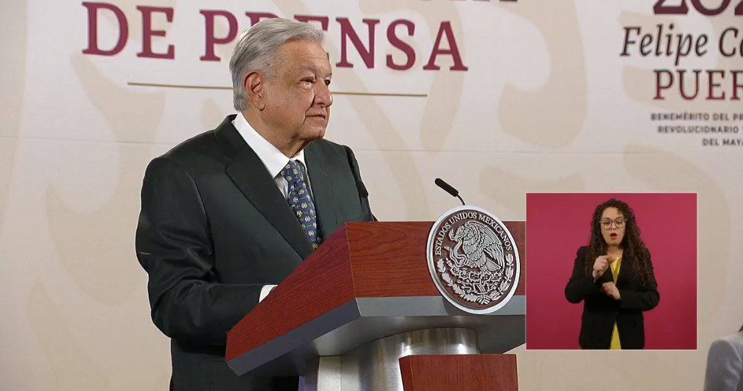 AMLO amanece con una infección en el ojo derecho | Con Acento