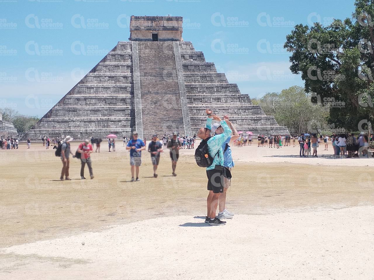 Chichén Itzá, testigo del eclipse | Con Acento