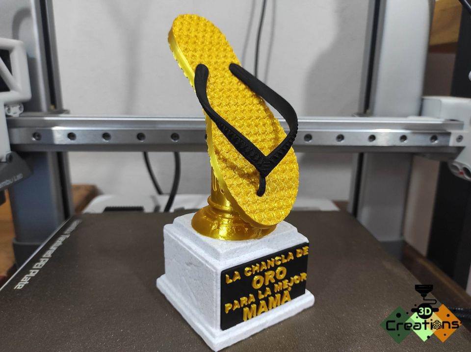 “La Chancla de Oro”, Regalo del 10 de mayo | Con Acento