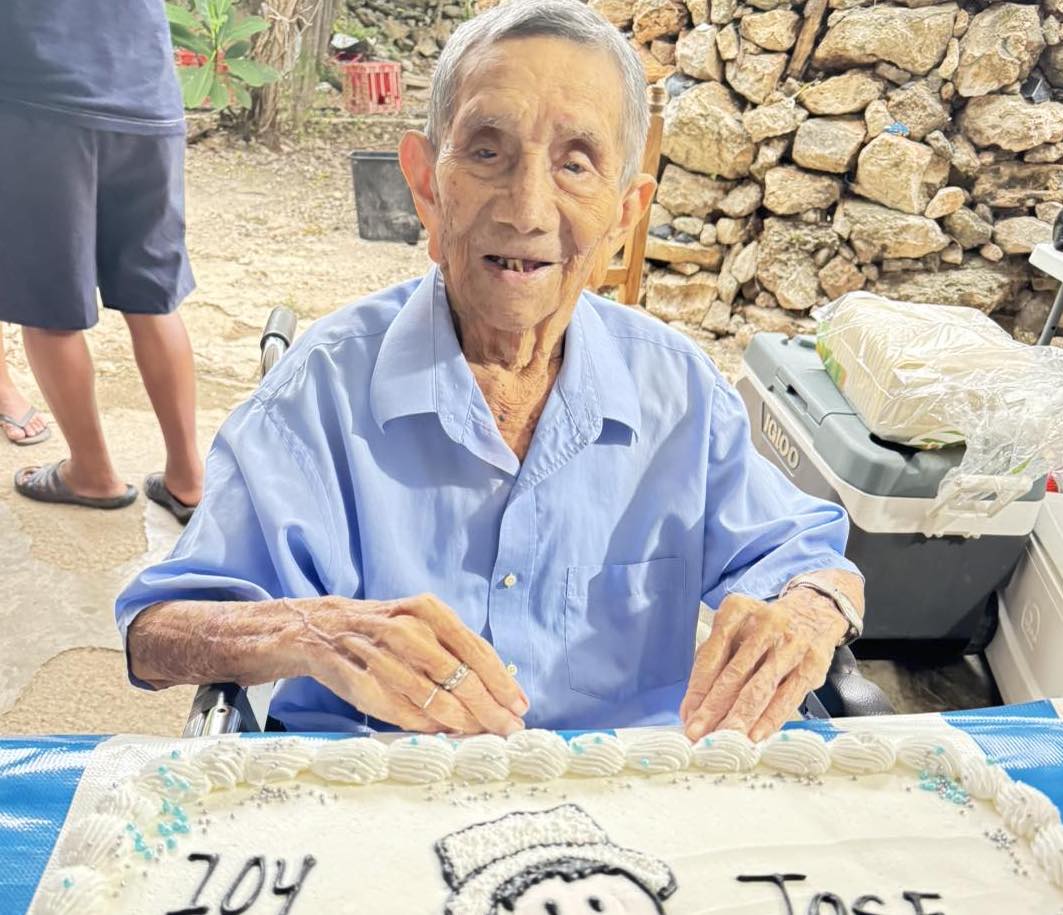 Abuelito de Cansacab cumple y festeja 104 años de vida | Con Acento Abuelito de Cansacab cumple y festeja 104 años de vida | Con Acento