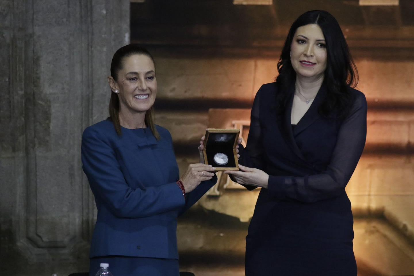 En circulación moneda de plata y billetes conmemorativos del Centenario ...