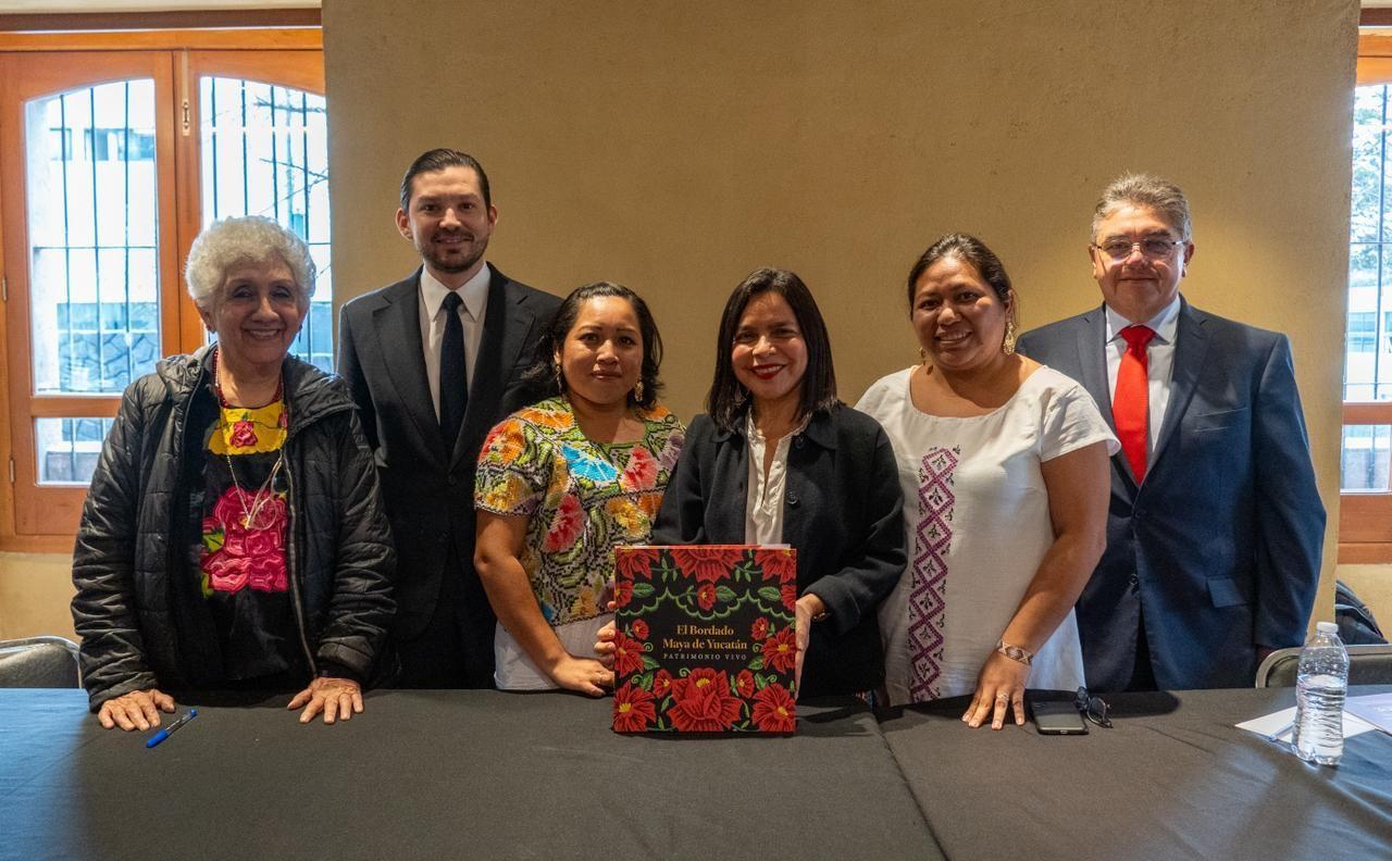 Presentan libro que impulsa la preservación del bordado maya como ...